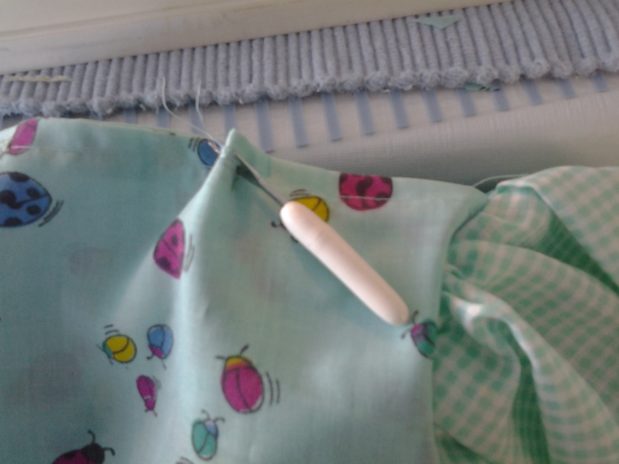 How to sew a button hole